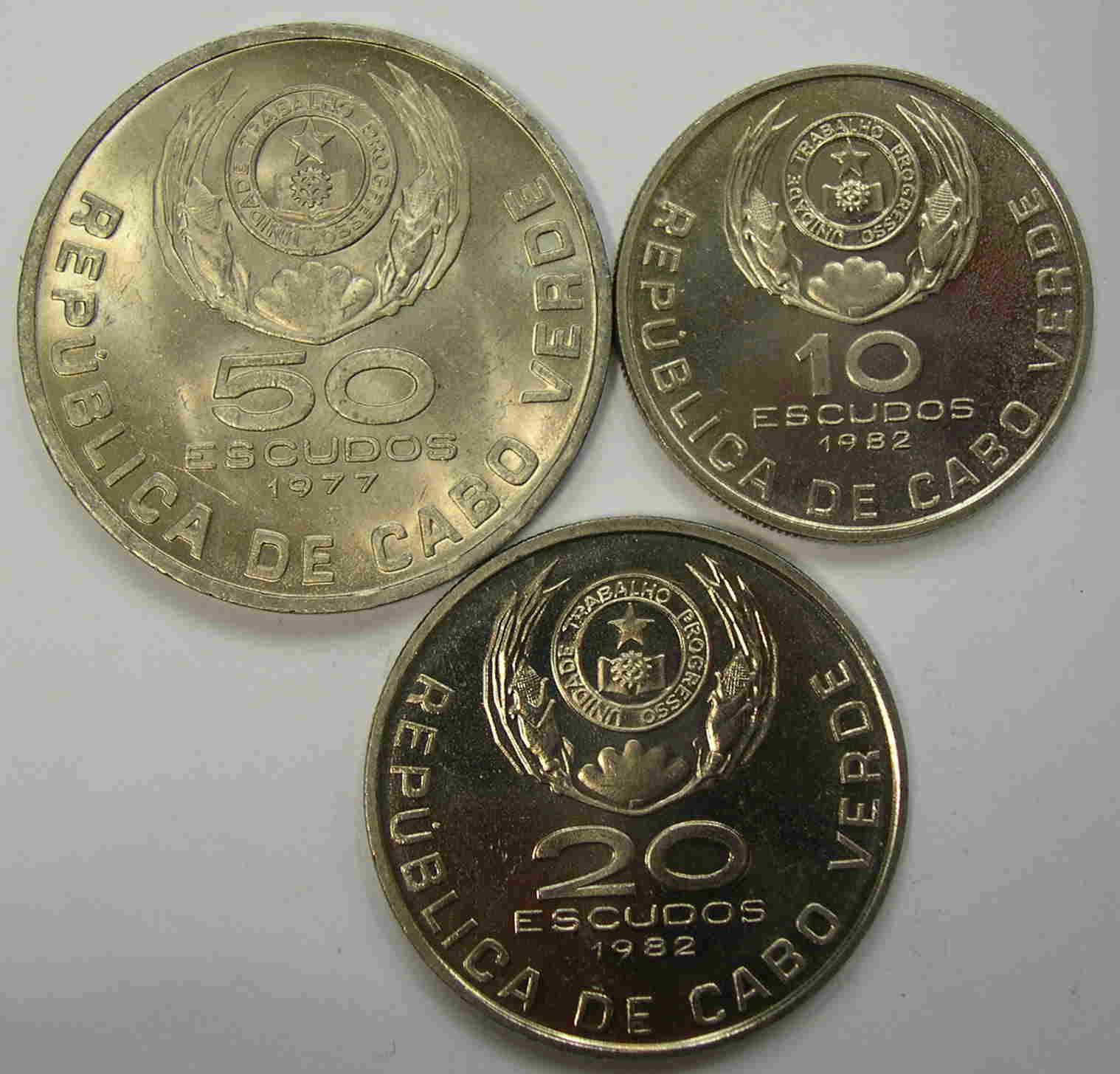 CABO VERDE. "SERIE 3 MONEDAS DE 10-20 (1982) Y 50 (1977) ESCUDOS ...